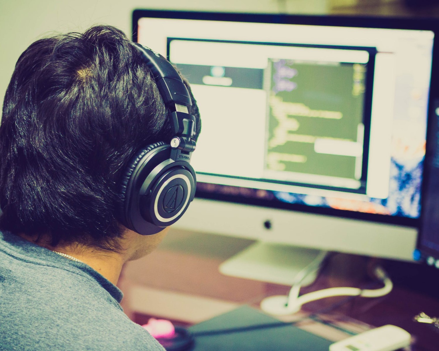 How to Structure a CV: CV Format Guide for 2025