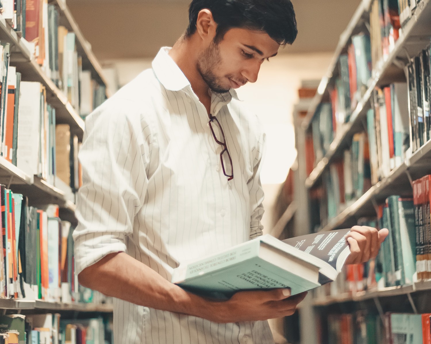 How to Write a Graduate Cover Letter (+ Examples)